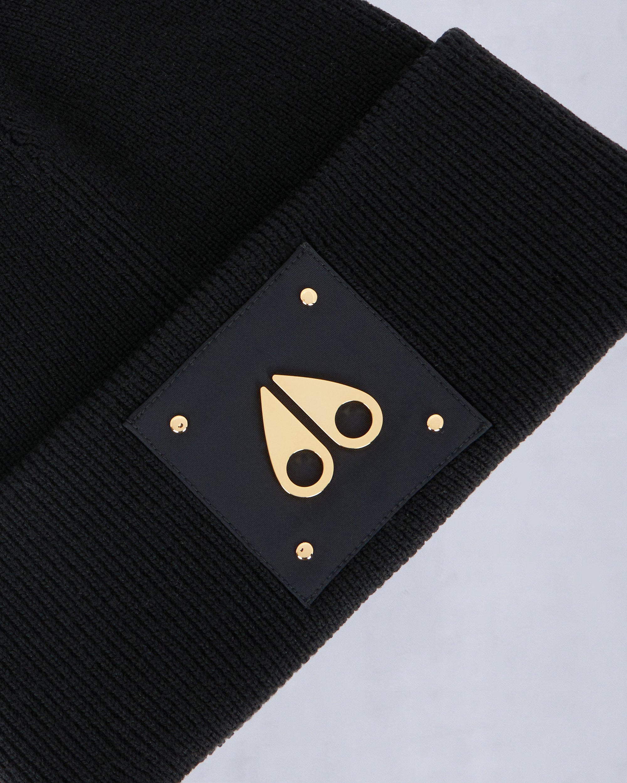 MOOSE KNUCKLES GOLD SERIES LOGO ICON BEANIE – Shoptiques